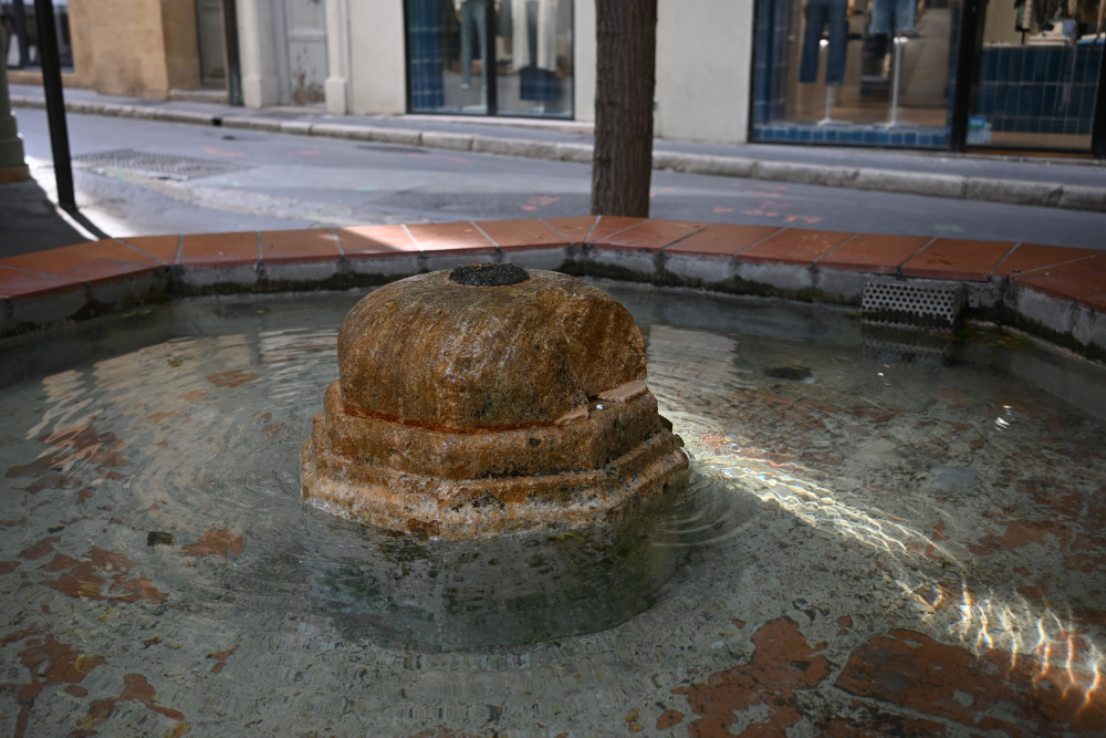 エクサンプロヴァンスの新市街から旧市街へ散歩する: めぎのドイツ再発見